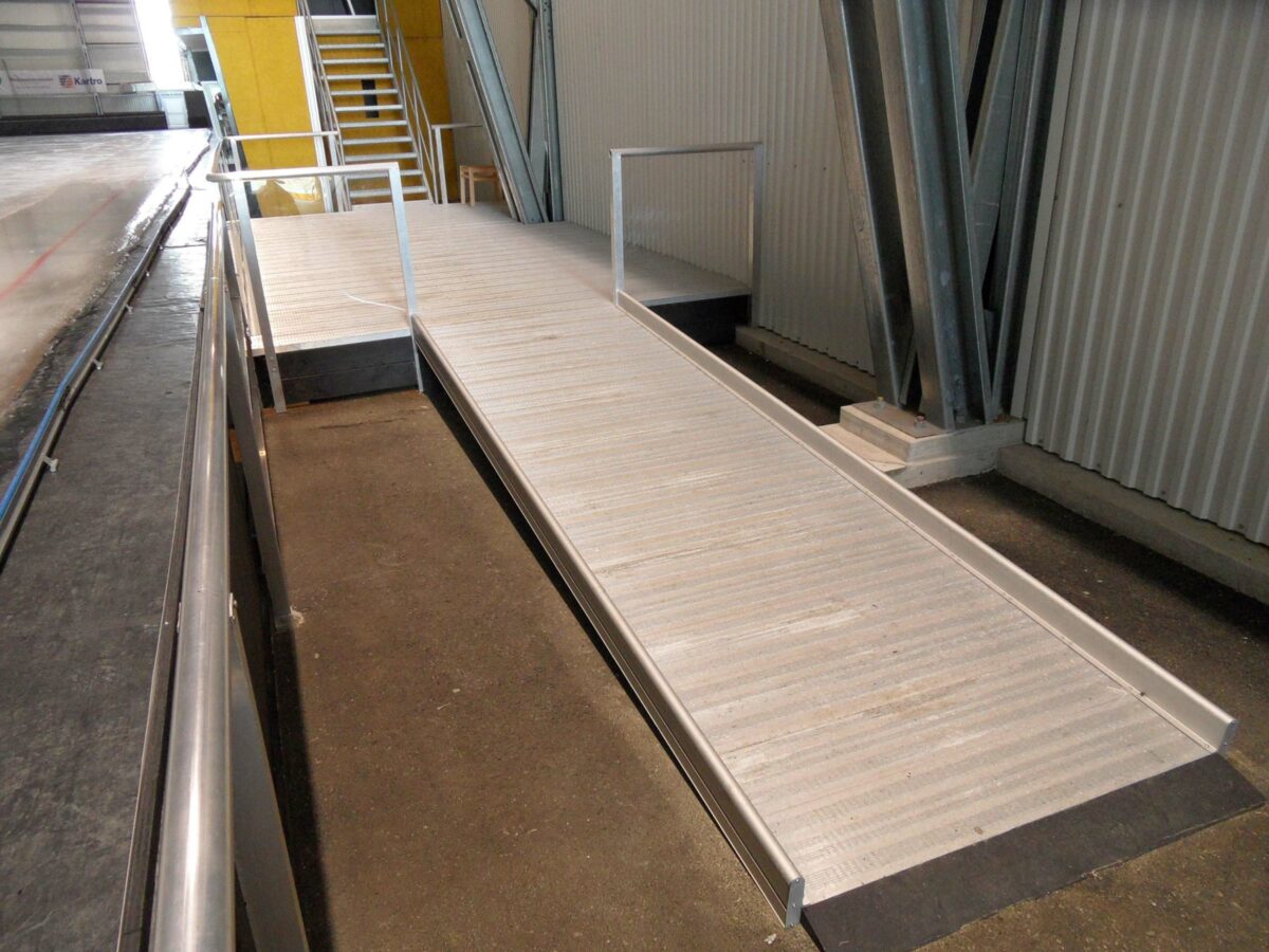 Aluminiumramp och vilplan – hållbart & lättmonterat
